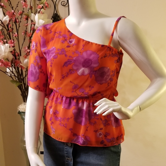 6 degrees | Tops | One Cold Shoulder Blouse | Poshmark